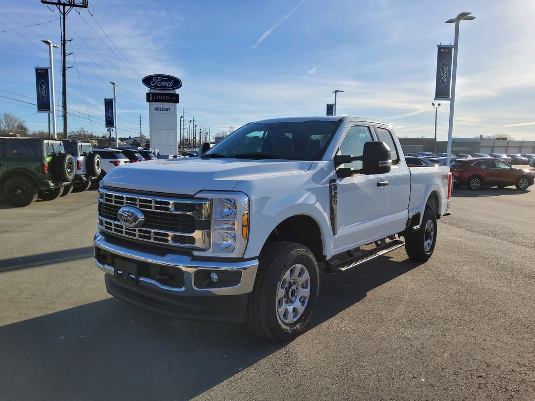 New 2024 Ford Super Duty F-350 SRW XLT #24100 Peterborough, ON ...